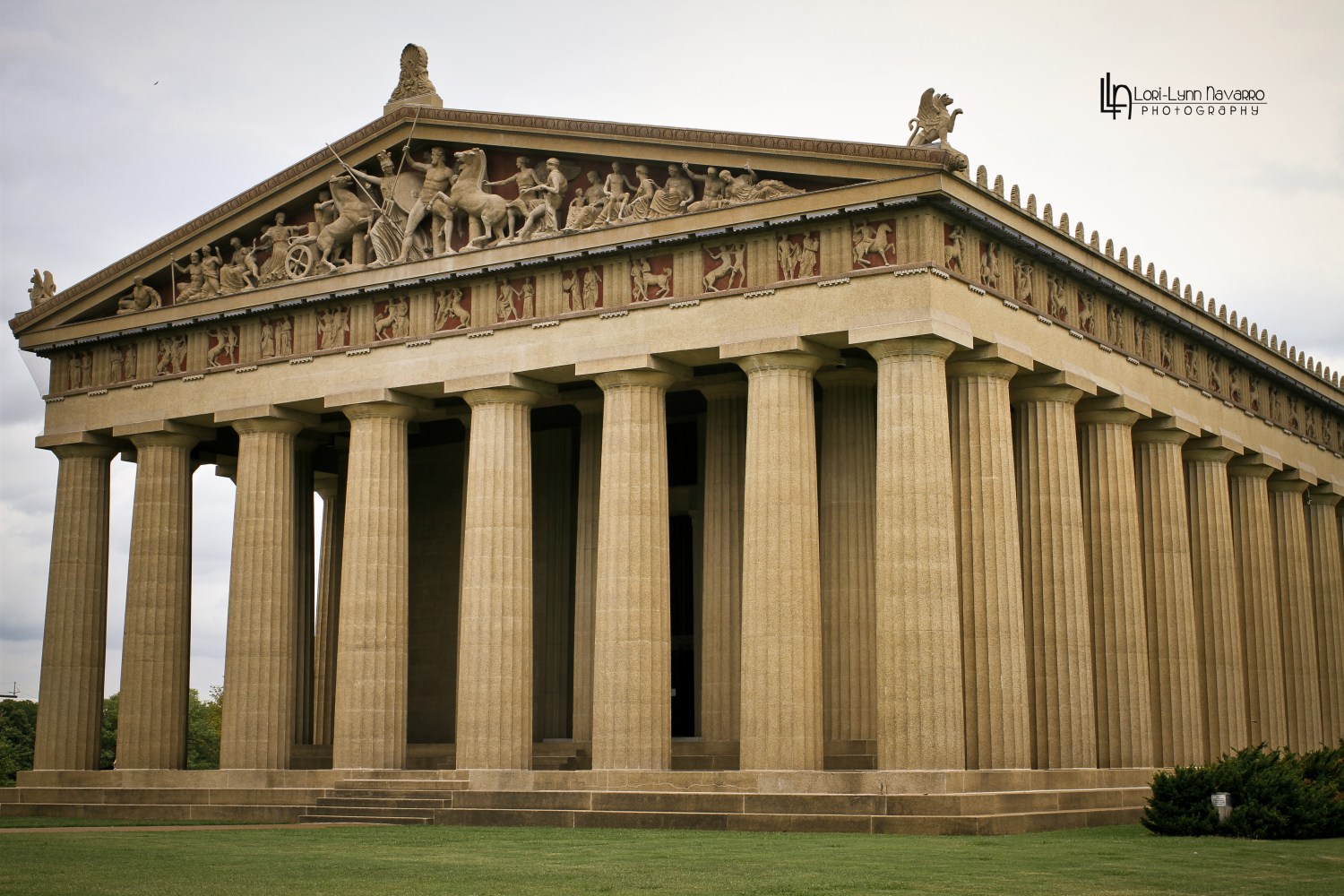 The Nashville Parthenon with Chad and Emily Rickard | Lori-Lynn Navarro ...